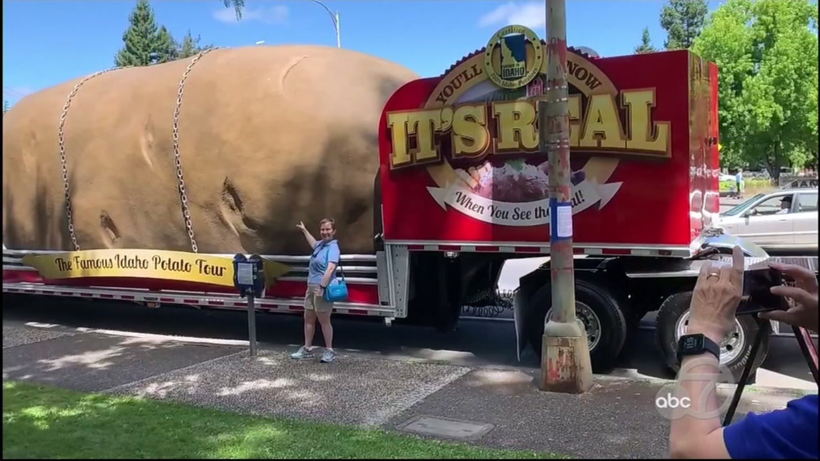 4-ton giant 'potato' rolls into Santa Rosa, California on 18-wheeler ...