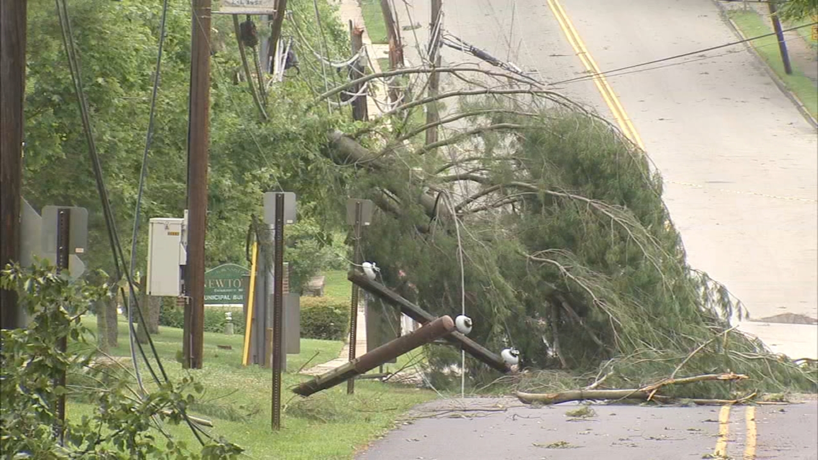 Heavy storms leave power out and trees down - 6abc Philadelphia