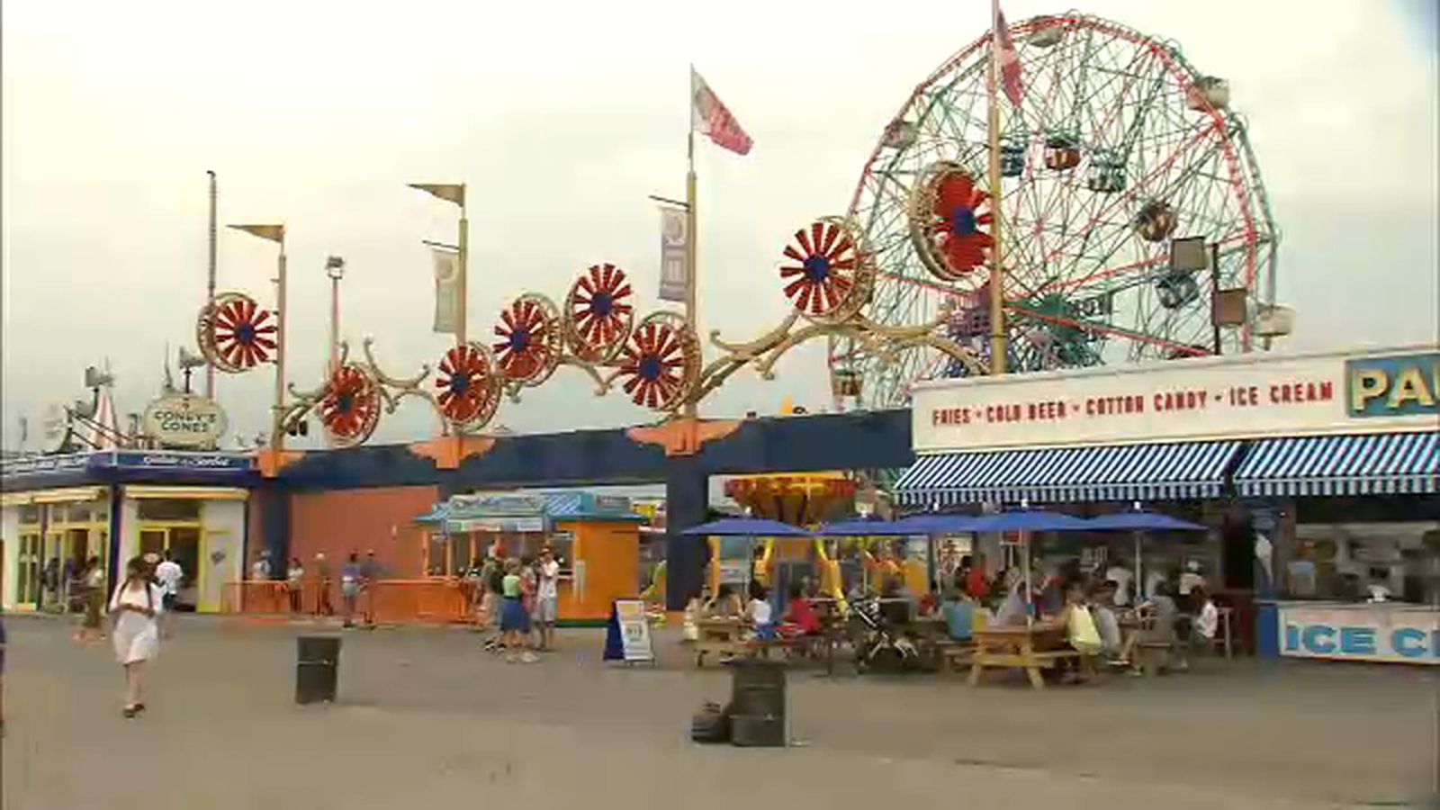 Beachgoers flock to the shore ahead of July 4th holiday - ABC7 New York