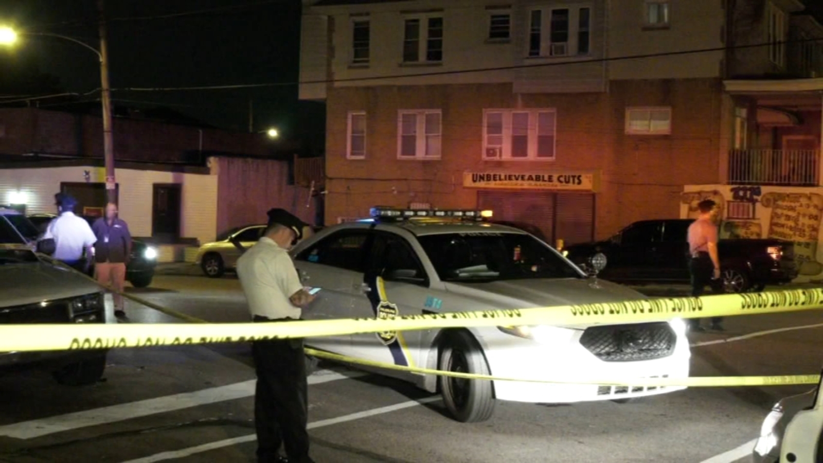 2 shot in Logan; gunman at large - 6abc Philadelphia
