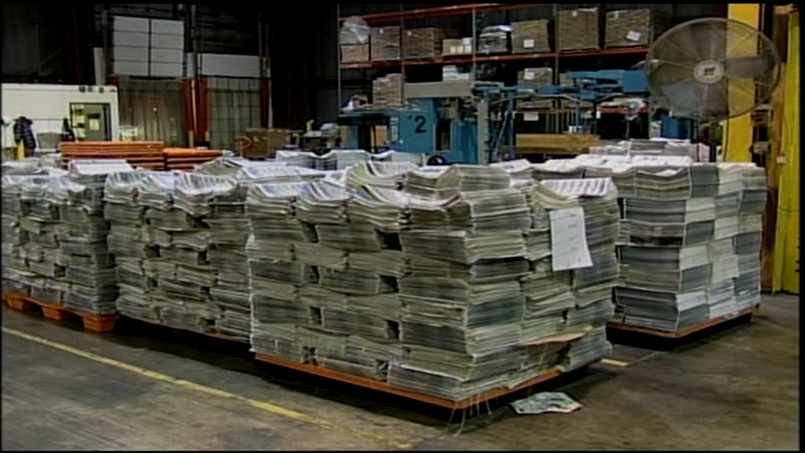 The Chicago Defender printing final newspaper copy - ABC7 Chicago