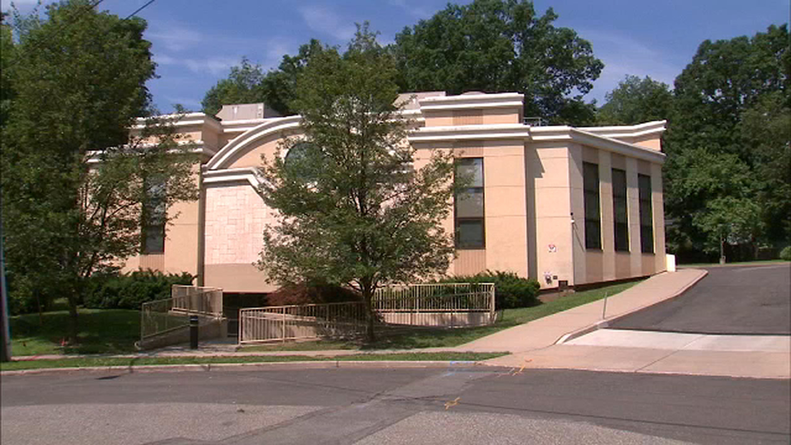 Synagogue worshipers hit with water guns, anti-Semitic slurs in Teaneck ...