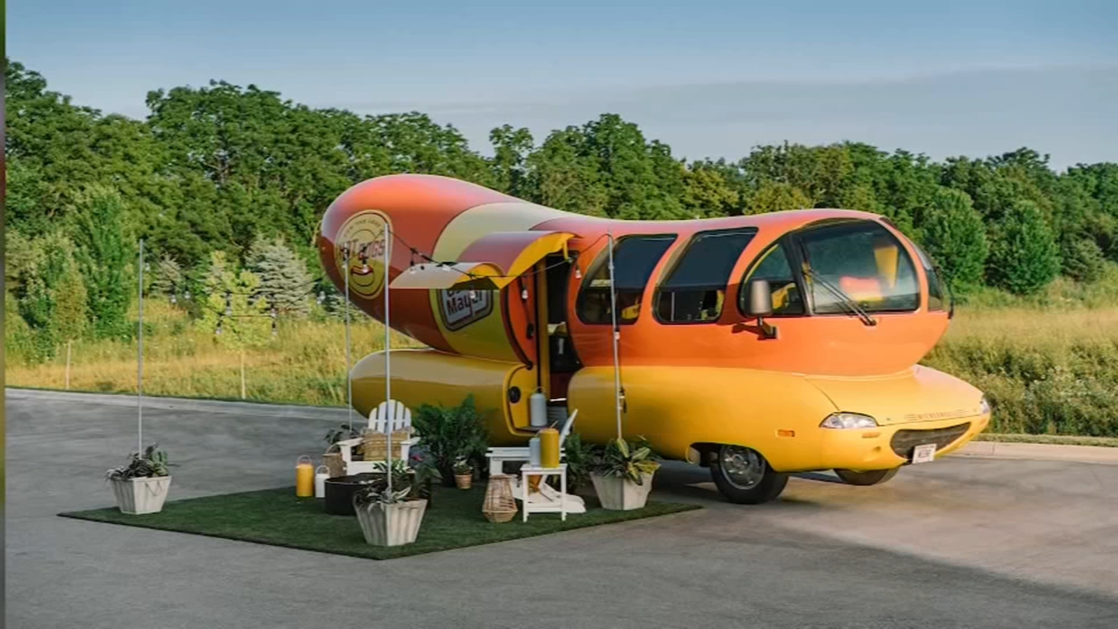 Oscar Mayer lists Wienermobile on Airbnb for overnight stays - ABC7 San ...