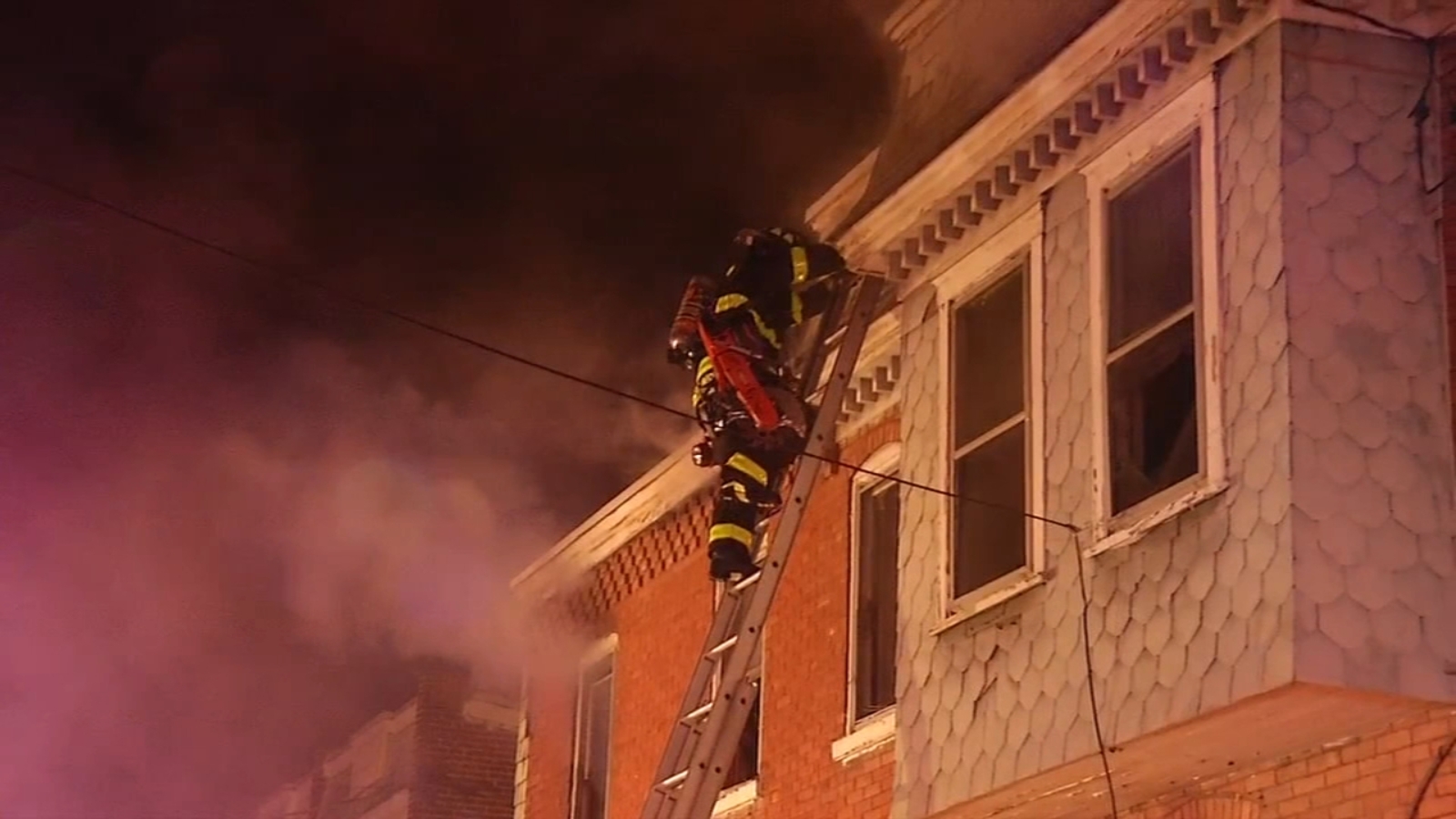 Fast-moving fire damages row home in Wilmington - 6abc Philadelphia