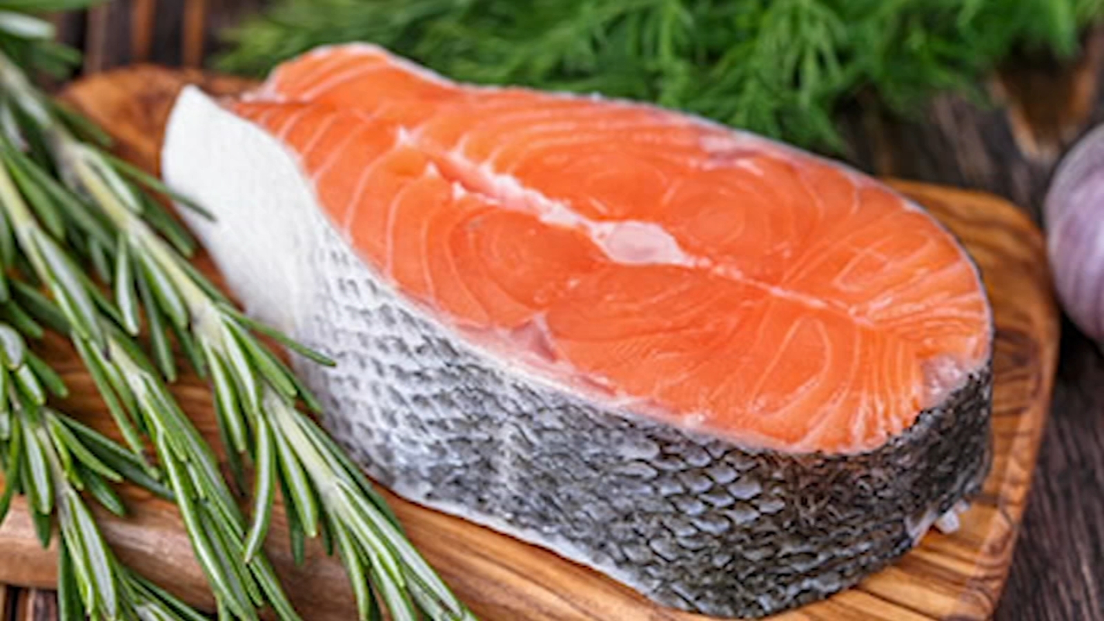 Genetically modified fish to eat growing in the Midwest - ABC7 Chicago