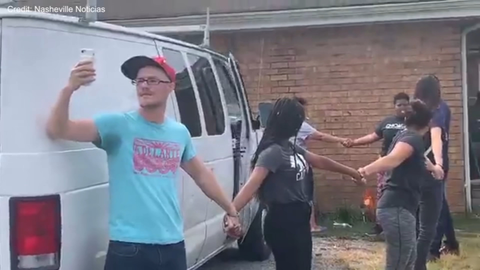 Nashville neighbors form human chain to stop ICE from taking man into ...