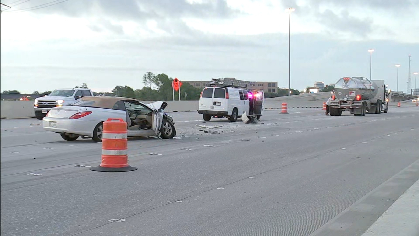 Officer injured in suspected drunk driving crash in northwest Houston ...