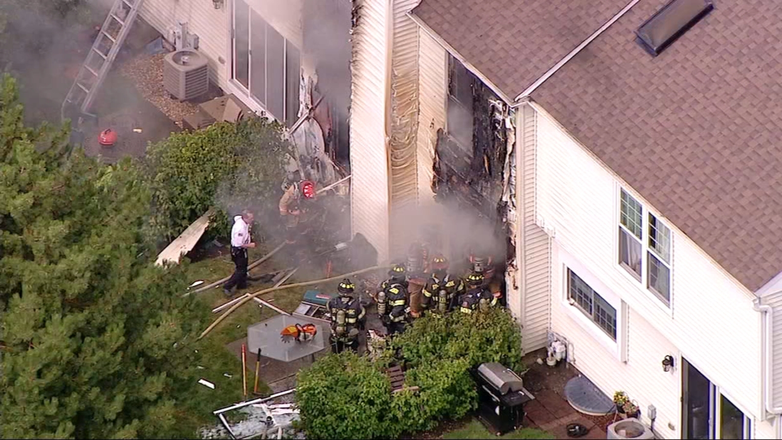 1 injured in Streamwood explosion, fire at townhouse - ABC7 Chicago