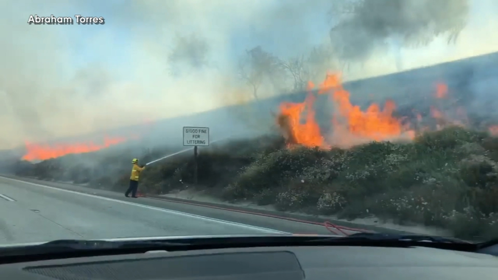 Grass fire burns along Highway 41 in Fresno - ABC30 Fresno