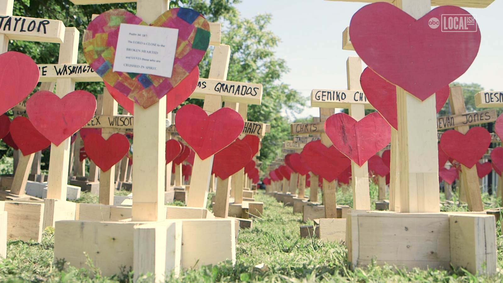 Honoring 314 killed in Chicago this year, Crosses For Losses founder ...