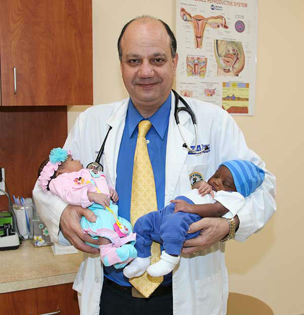 Mom Daughter Pair Gives Birth Within Minutes Of Each Other At Same