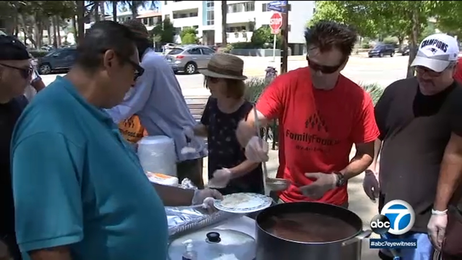 Santa Monica homeless feeding program continues in park amid opposition ...