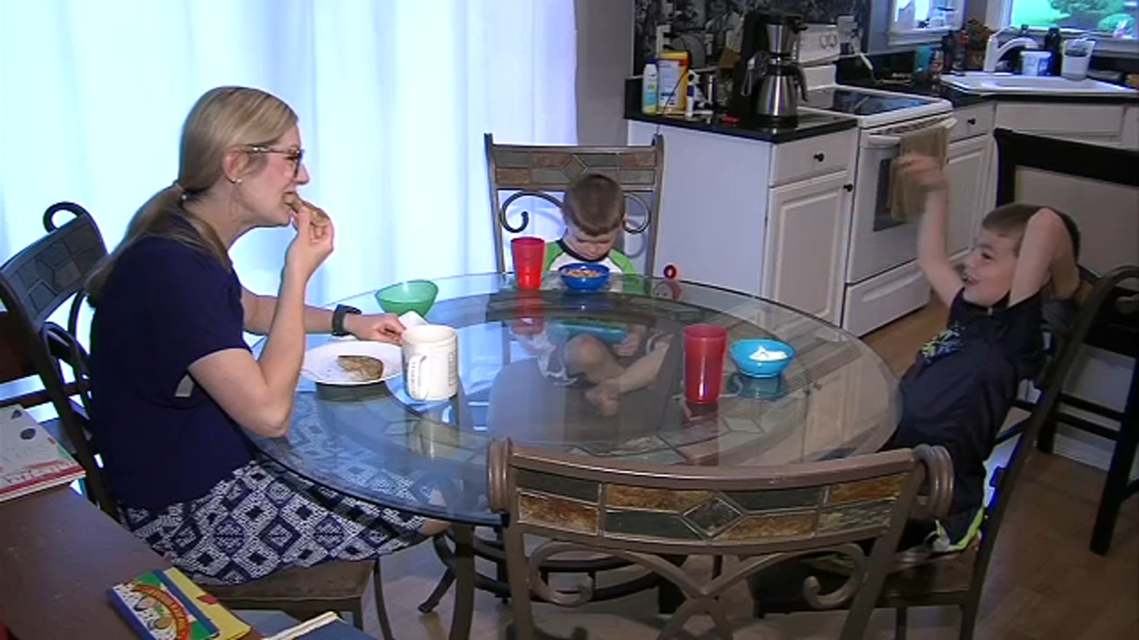 Parents are happier after kids move out, study says - ABC7 Los Angeles