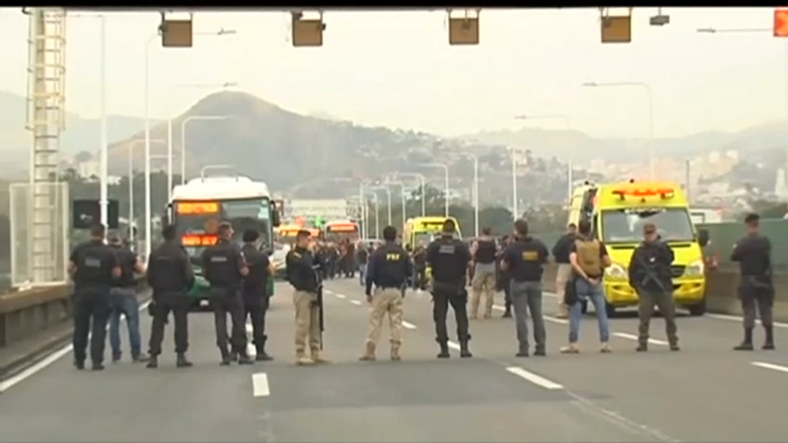 Brazil bus hostage: Police kill armed man who held bus passengers ...