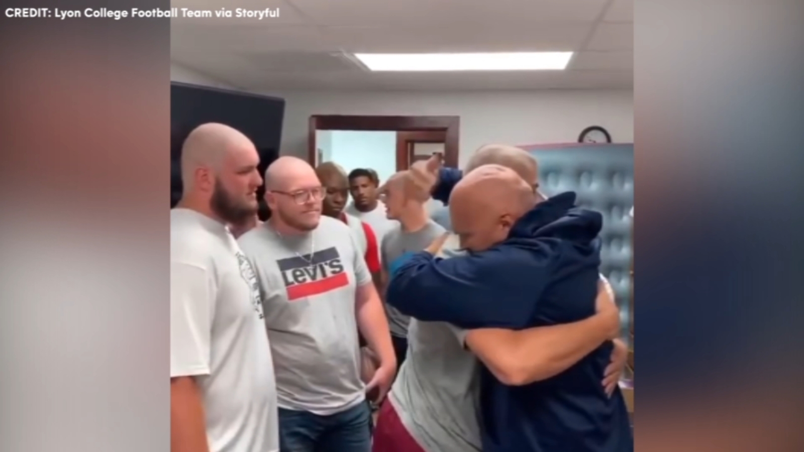 'All for you': Arkansas college football team shaves heads for cancer ...