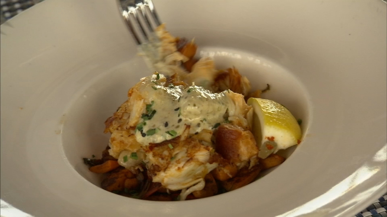 6 Minute Meal: Moshulu Crabcake with Sweet Potato Hash and Caper ...