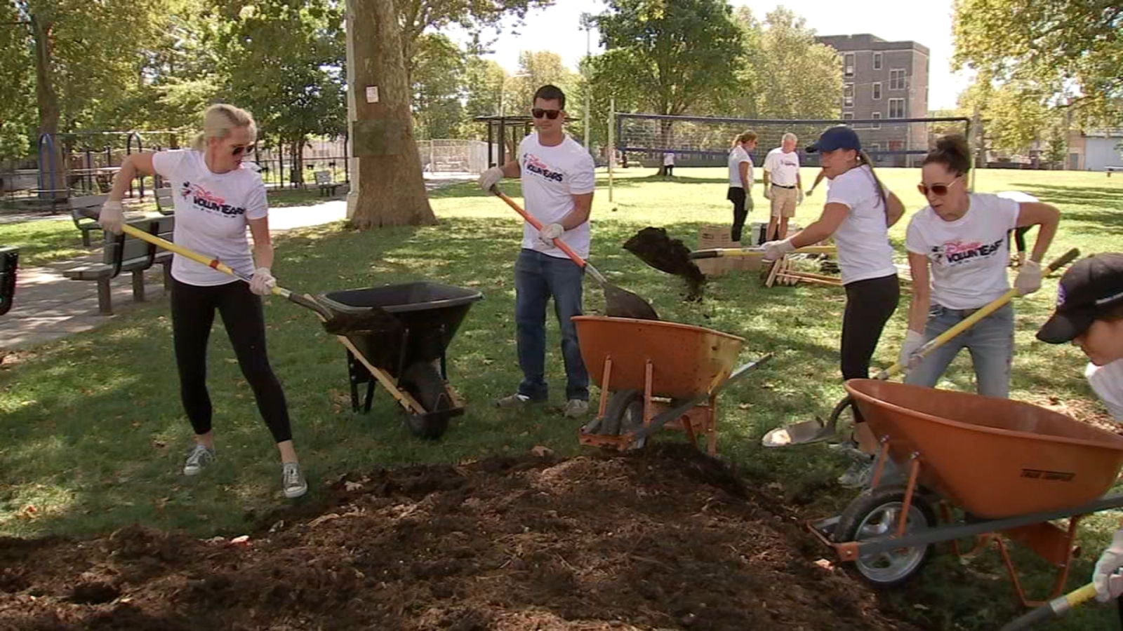 6ABC team spruces up neighborhood - 6abc Philadelphia