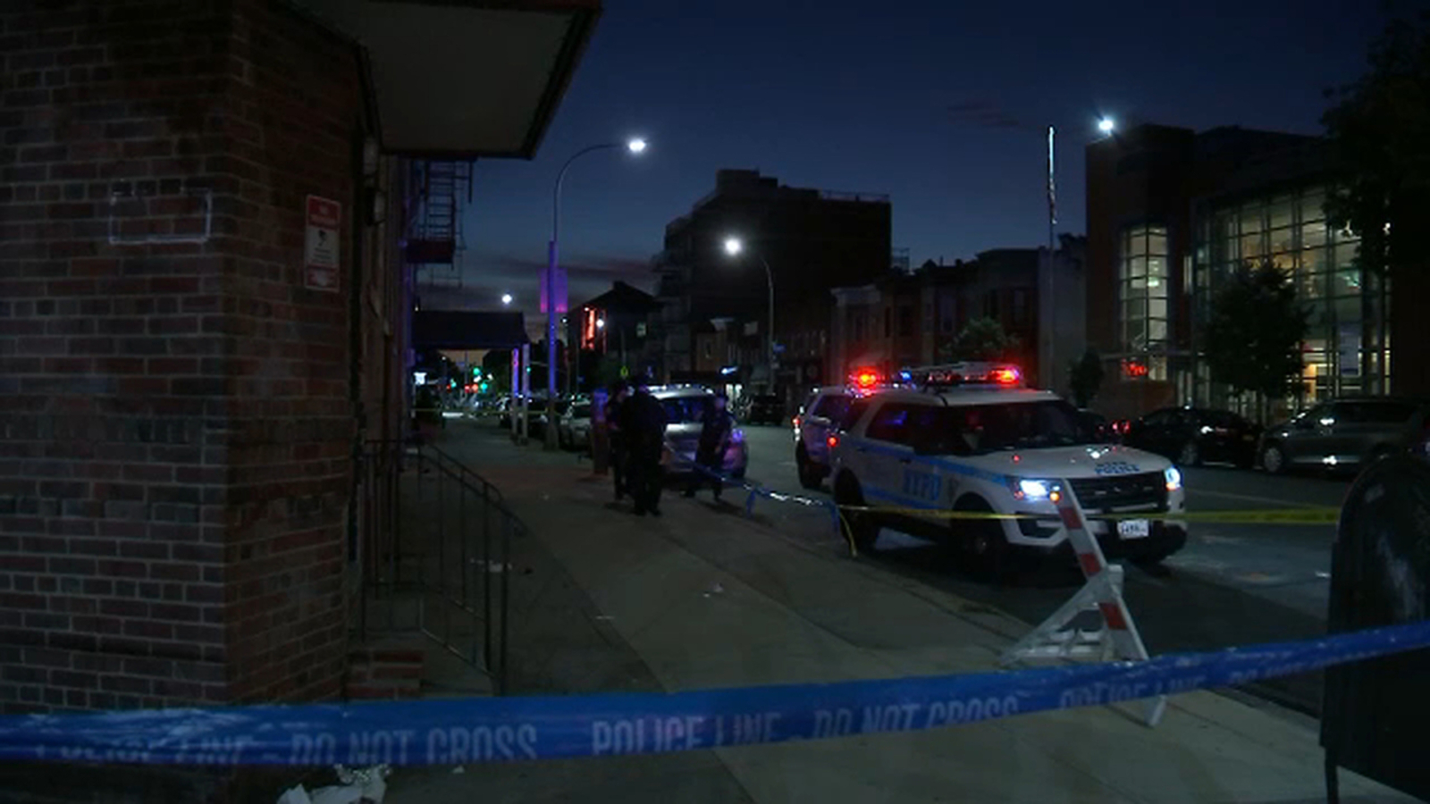 Suspect arrested in stabbing of 2 people in bar fight in Kensington ...