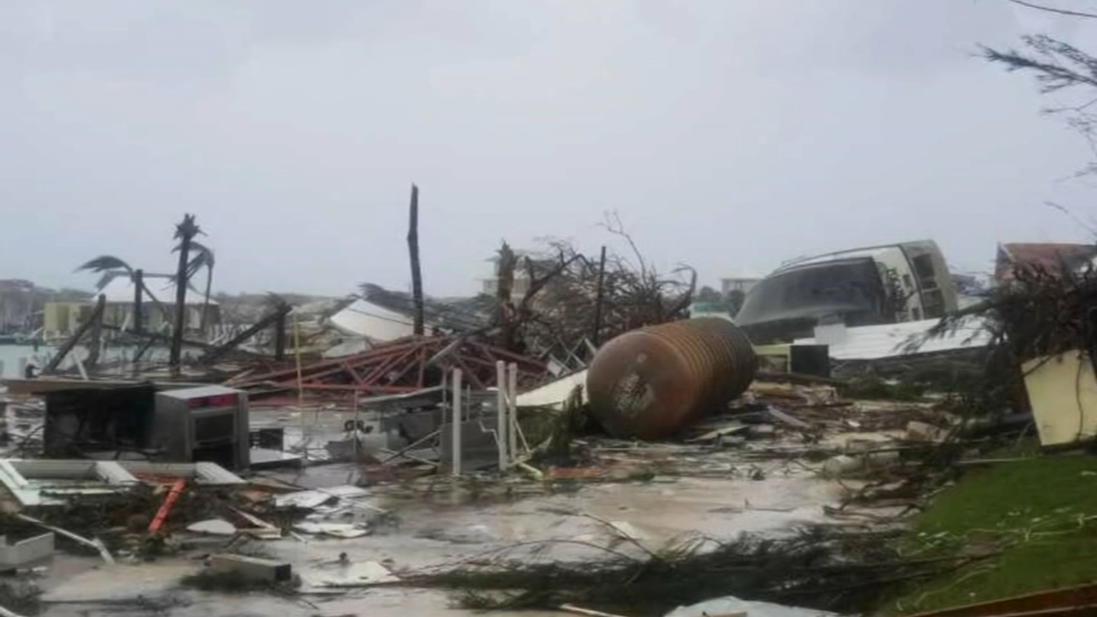 Hurricane Dorian: Evacuees arrive in Chicago ahead of Category 4 storm ...
