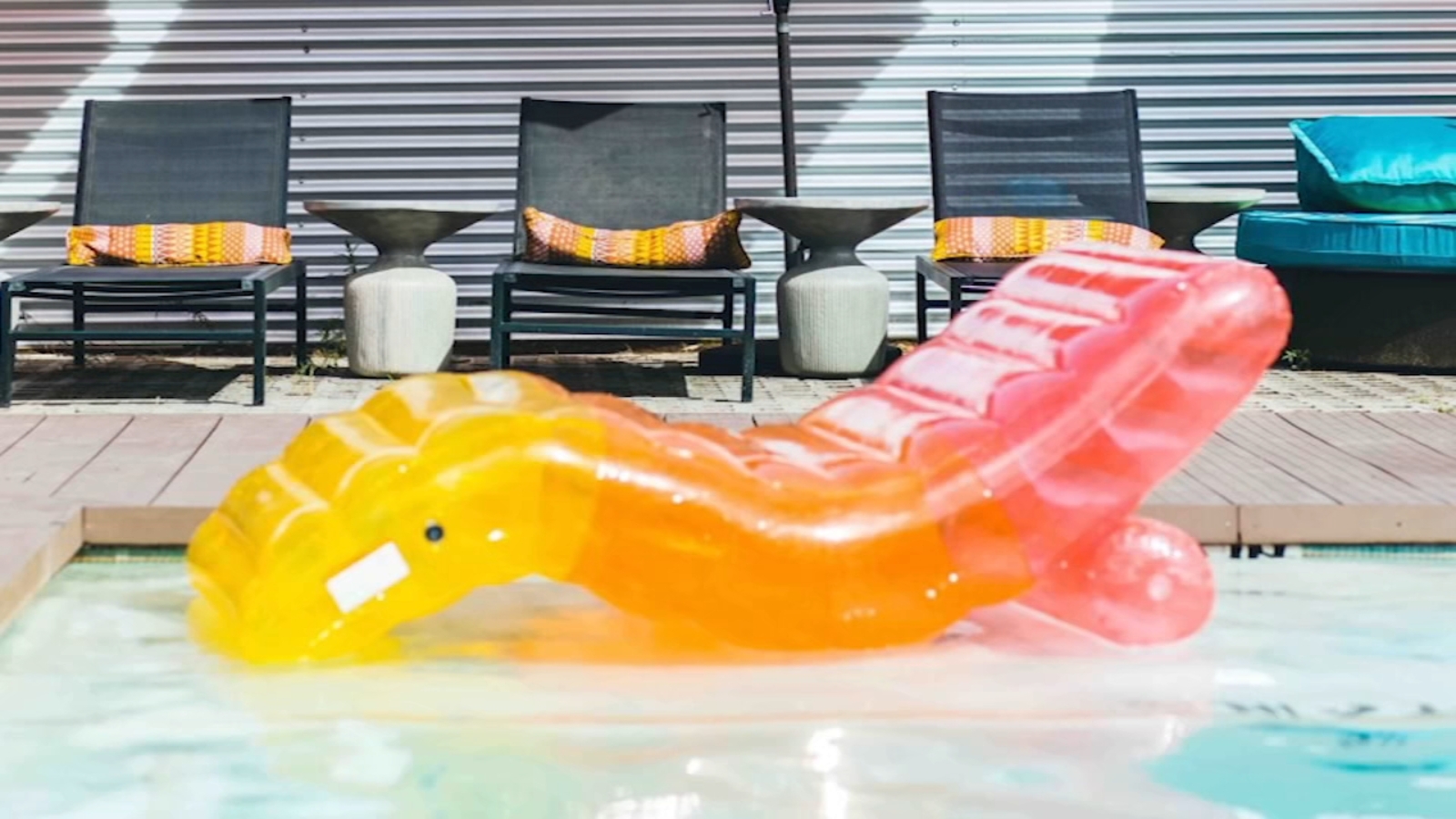 Houston's coolest pool bar makes a splash with grand reopening bash ...