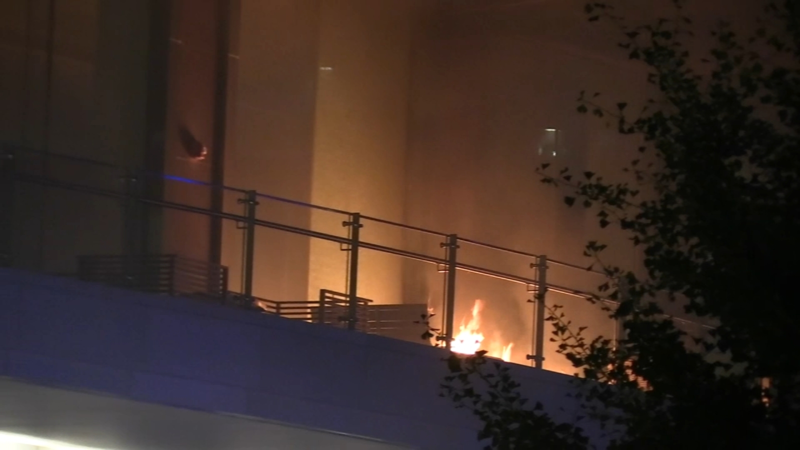 Fire breaks out on balcony of Loop high-rise - ABC7 Chicago