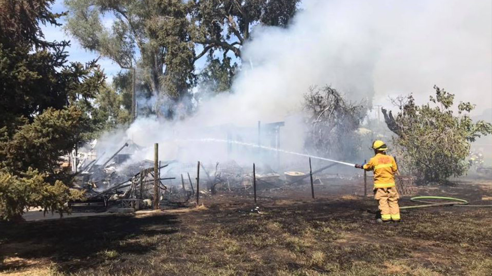 Woman suffers serious injuries after mobile home fire in Tulare County ...