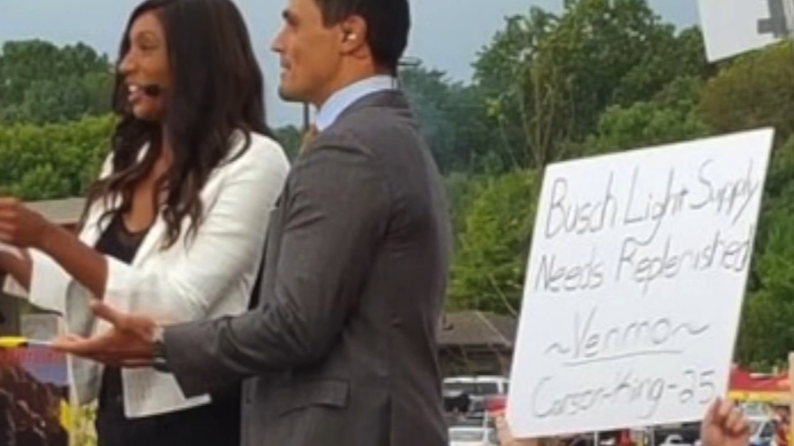 College football fan asks for beer money on 'College GameDay,' donates ...