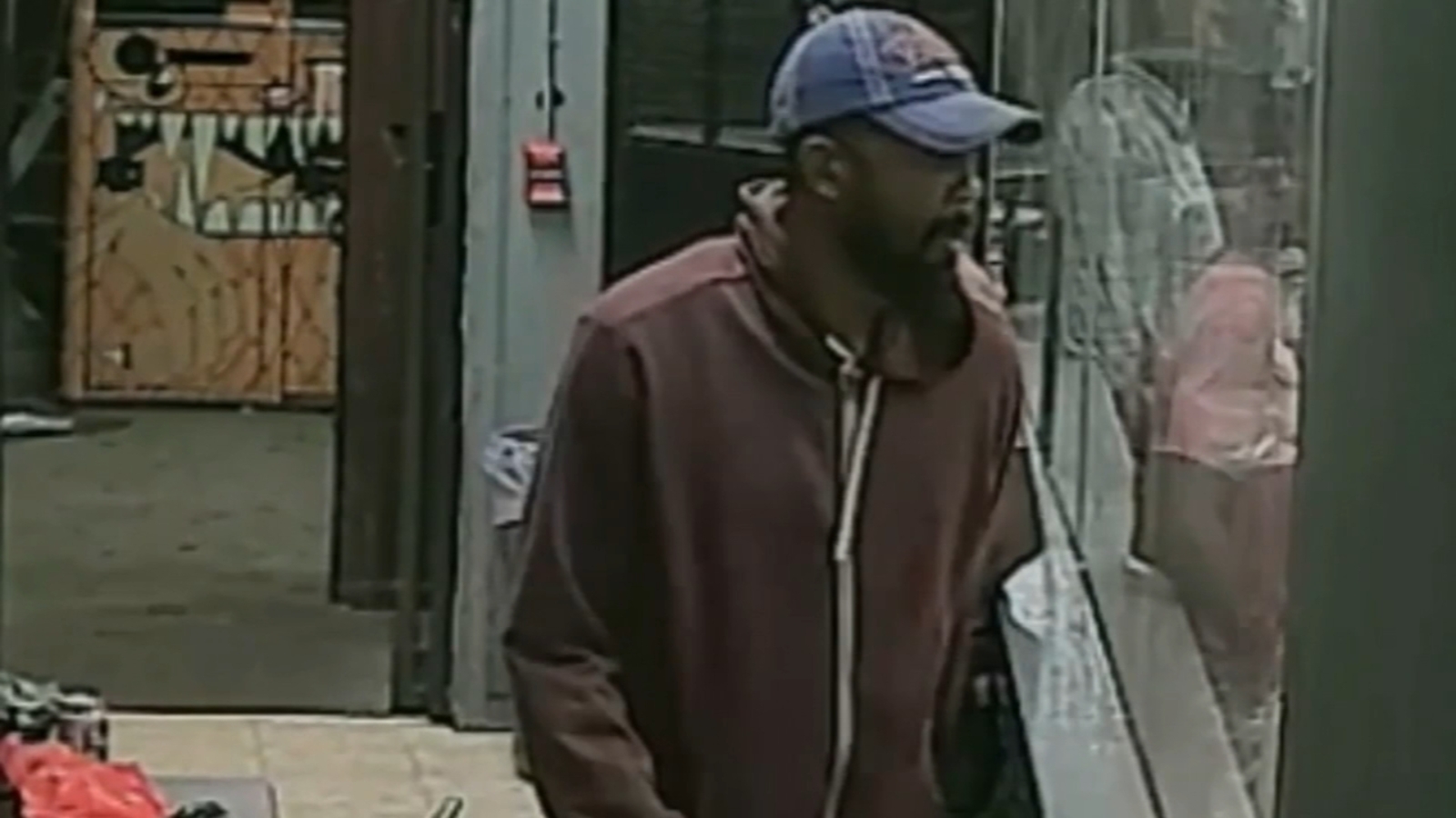 Philadelphia Robbery: Man robs customers at gunpoint in Olney store ...