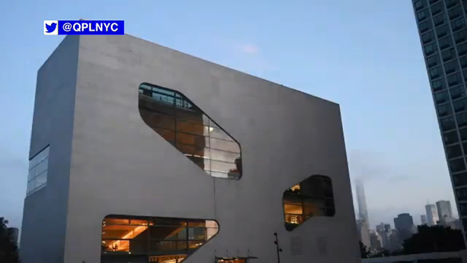 Long Island City, Queens, library opens to the public five years late ...