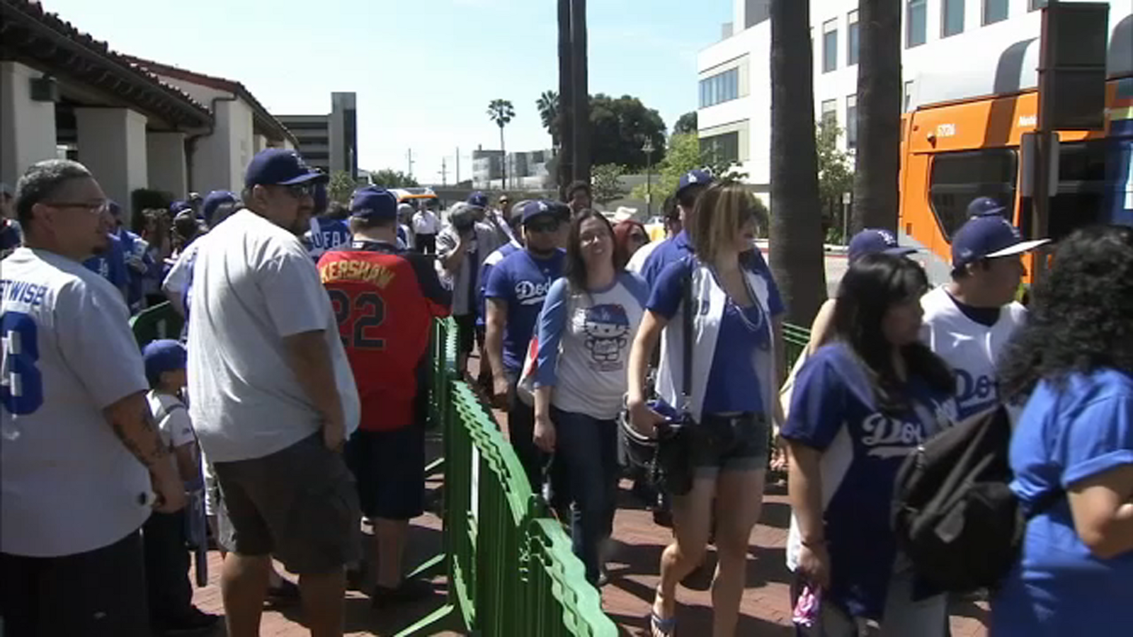 MLB playoffs: Metro offering free bus rides to Dodger Stadium during ...