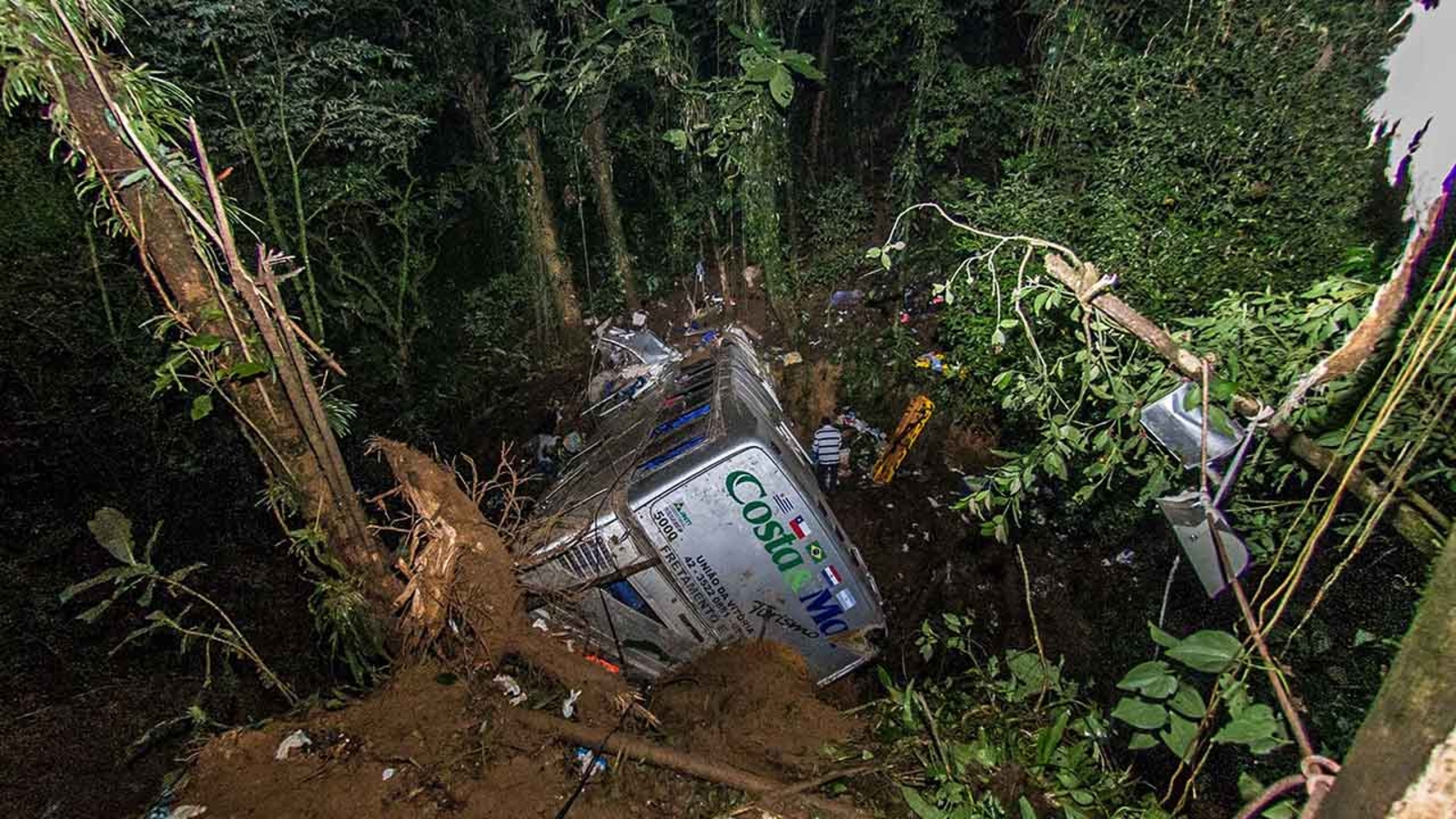 Brazil raises toll of bus accident to 54 dead, 10 injured - 6abc ...