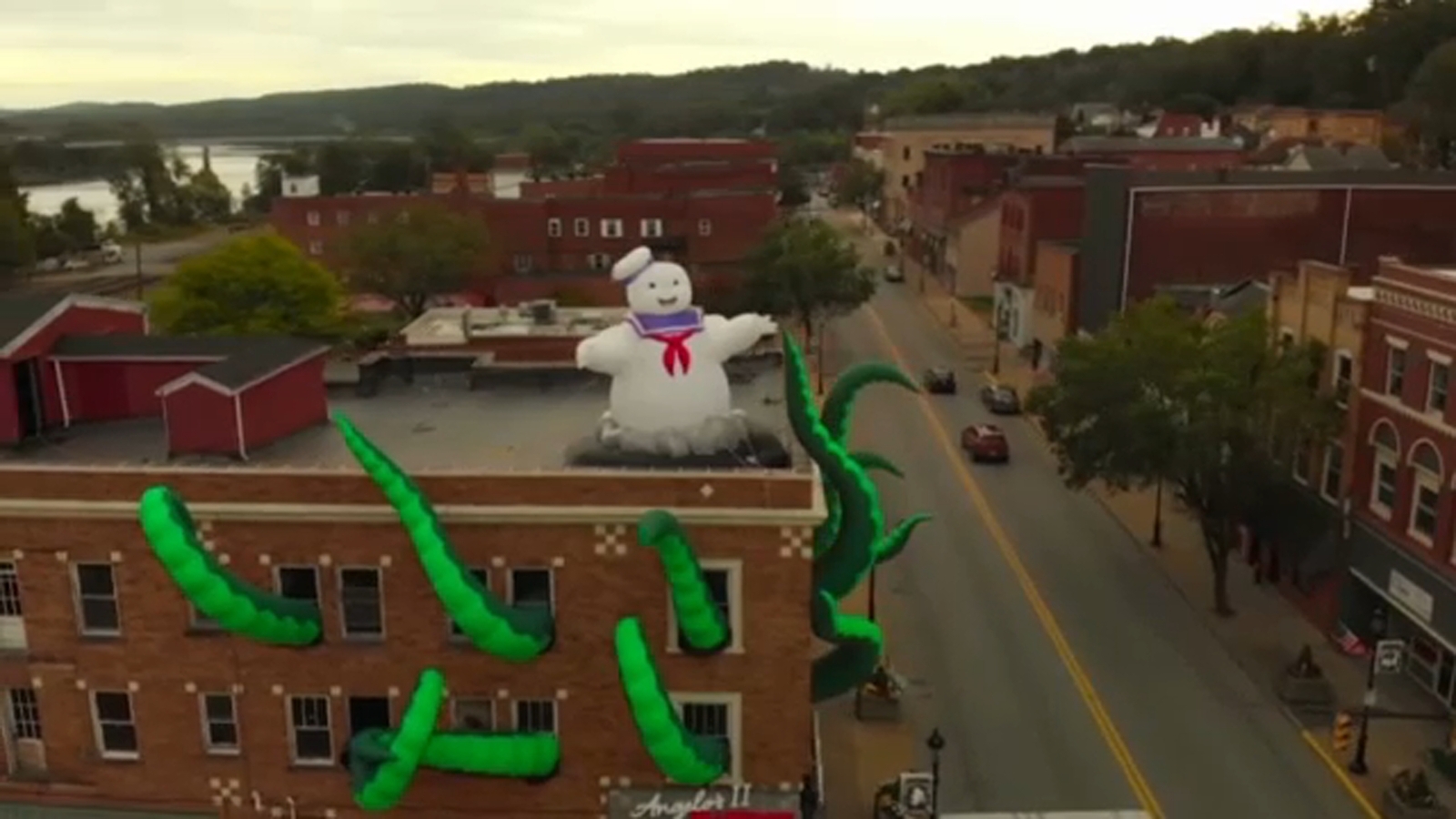 'Who you gonna call?' Pennsylvania restaurant goes all out with ...