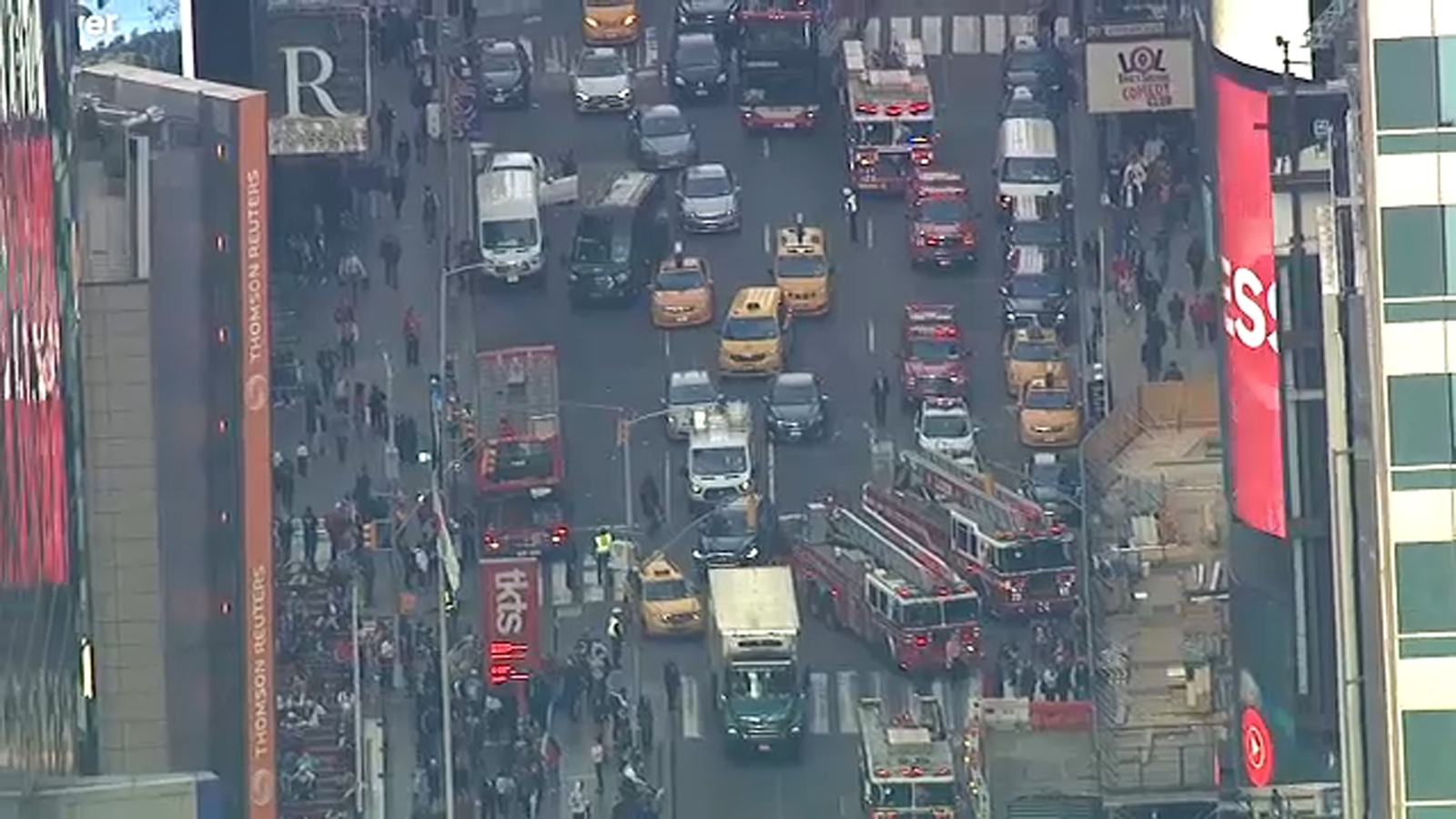 Injuries reported in Midtown Manhattan manhole explosion - ABC7 New York