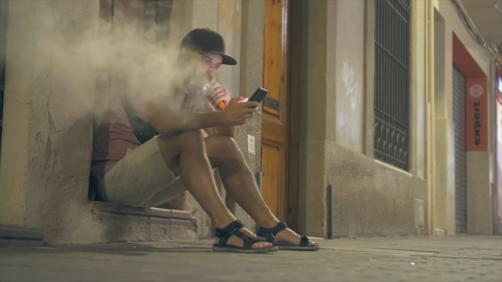 Vaping health crisis: Smoking cessation hotline calls soar 20 percent ...