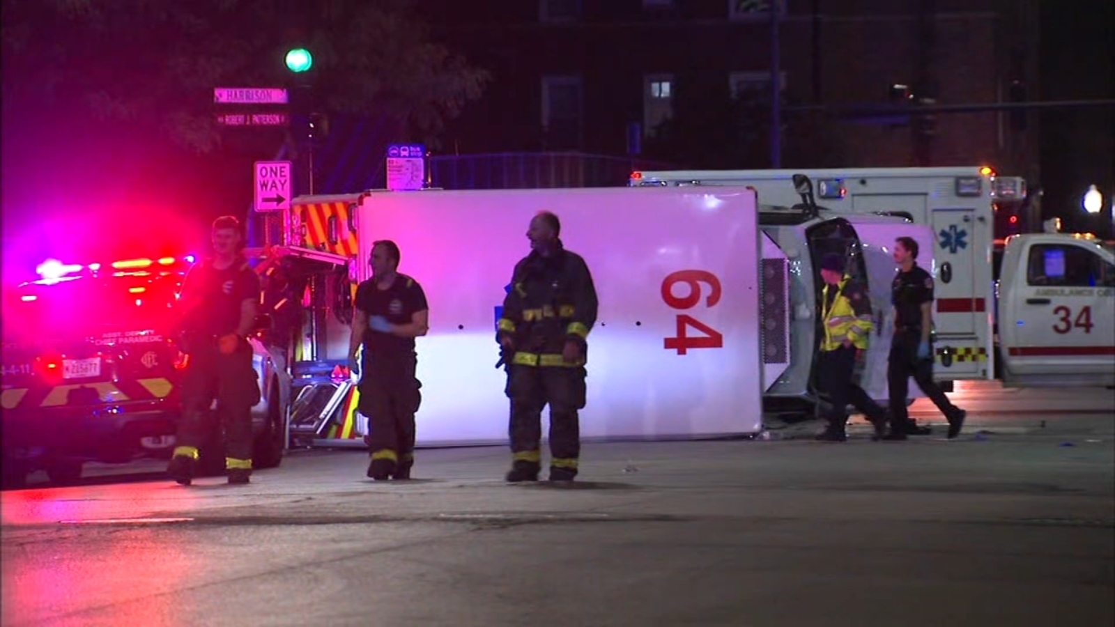 4 injured after Chicago police cruiser collides into ambulance on West ...