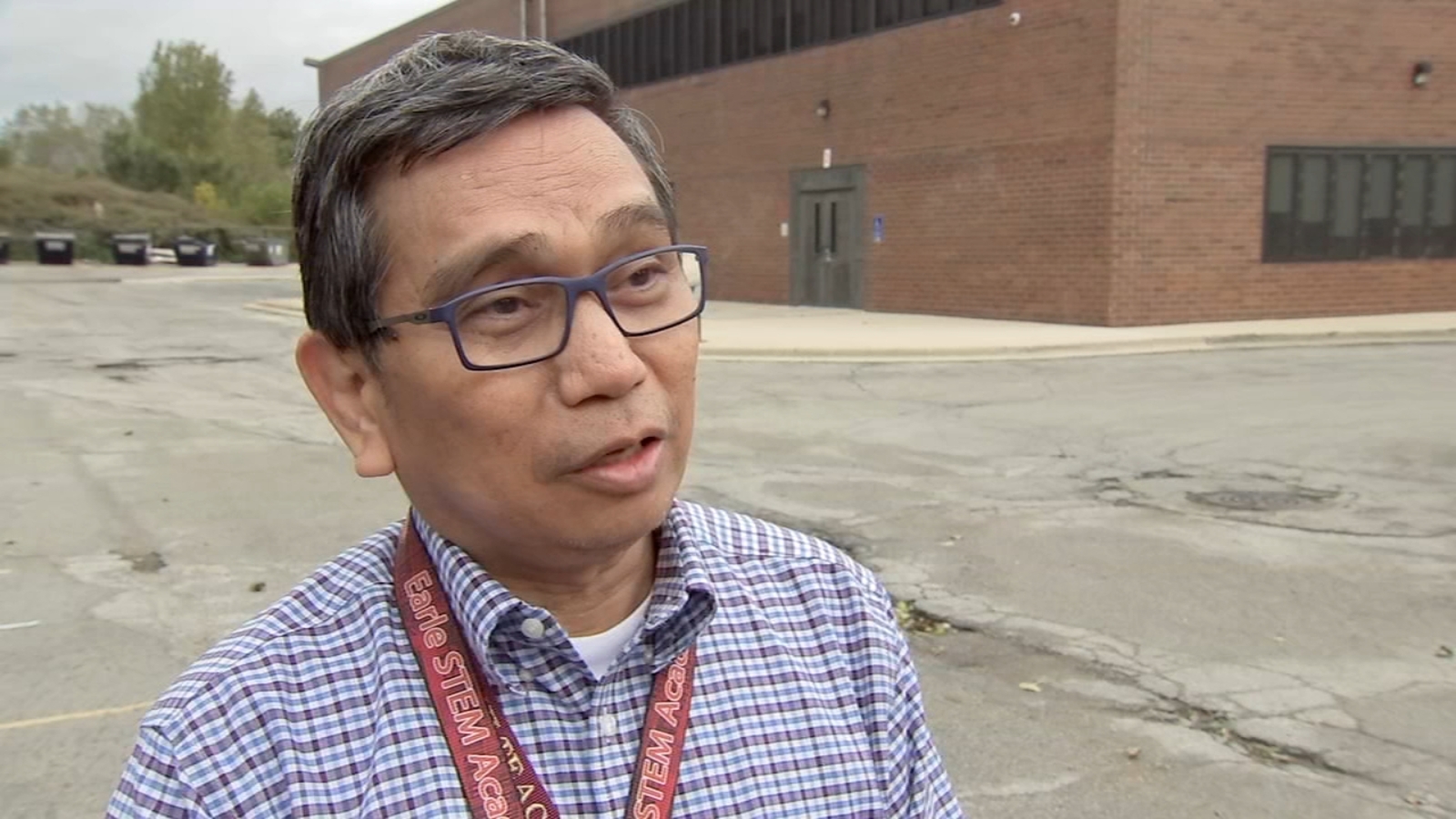 'I cannot leave my students:' Chicago Public Schools teacher crosses ...