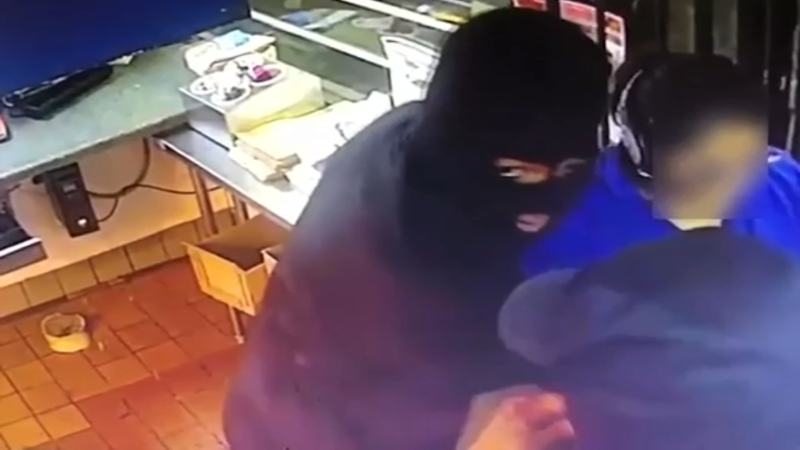 Masked bandits terrorize workers during fast food robbery - ABC13 Houston