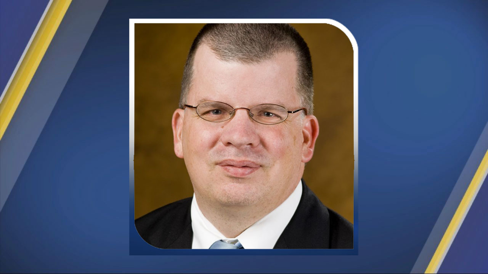 Interim ECU chancellor resigns after photos with students at bar ...