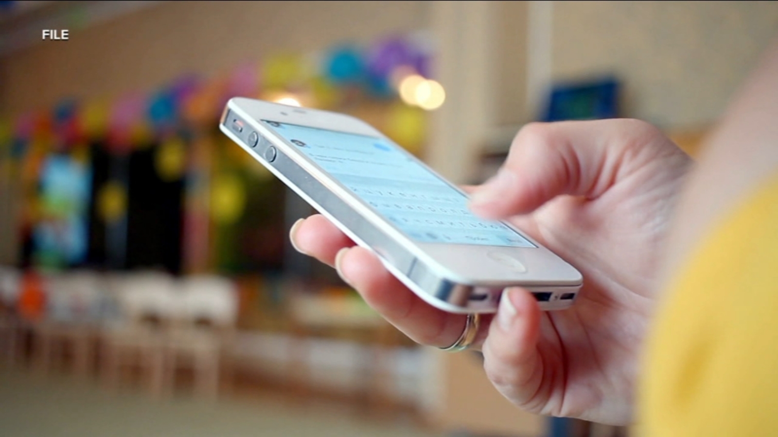 Apple iPhone 5: Update before Nov. 3 to keep key features - ABC7 San ...