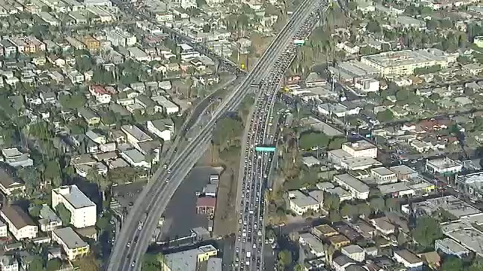 101 Freeway reopens in Hollywood, man taken into custody after threatening to jump from overpass ...