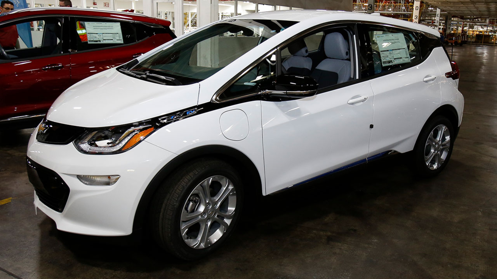 Míocar offering $4 per hour electric car rentals in the Central Valley ...