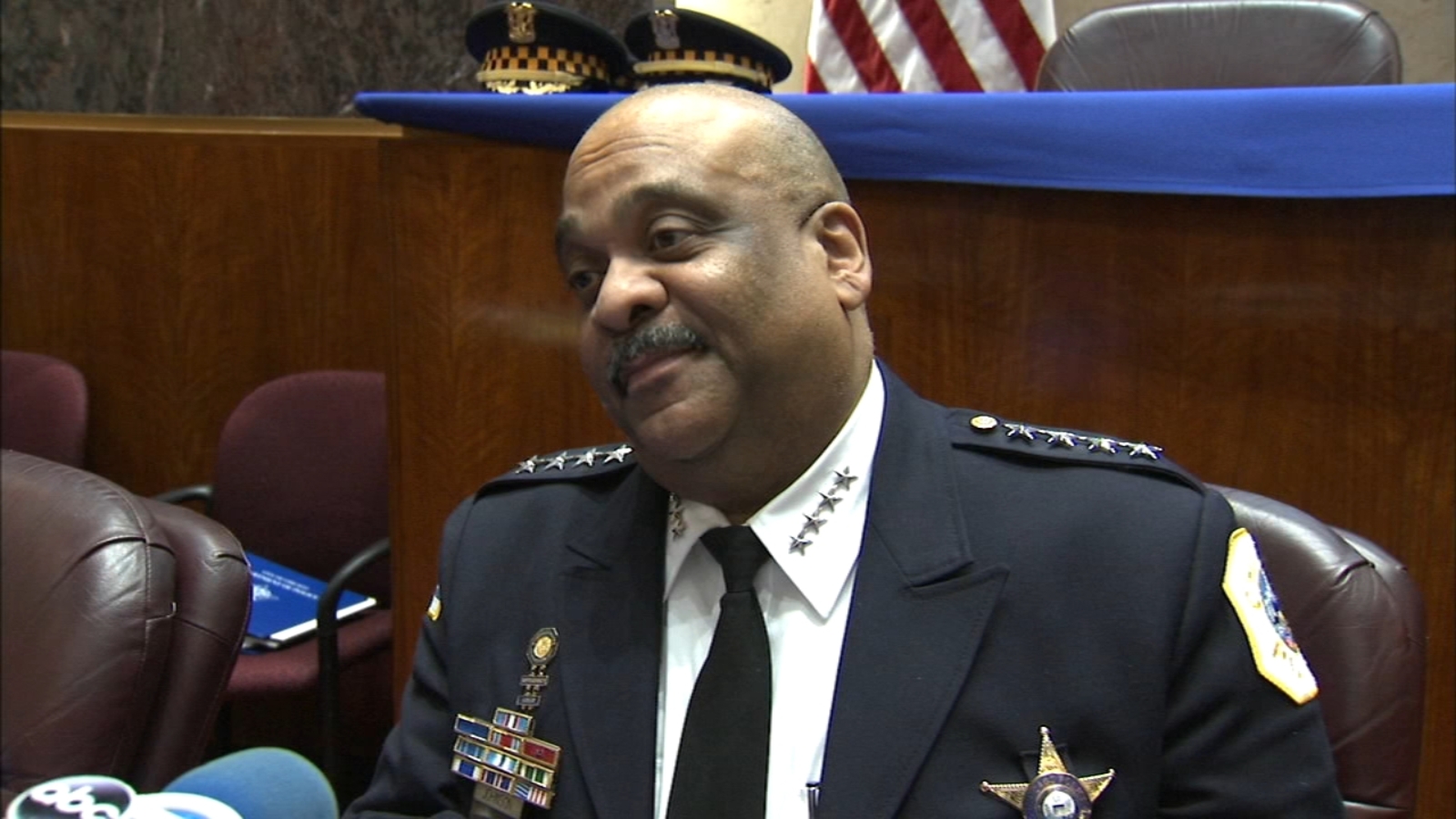 Mayor Lori Lightfoot meets with potential candidates as CPD ...