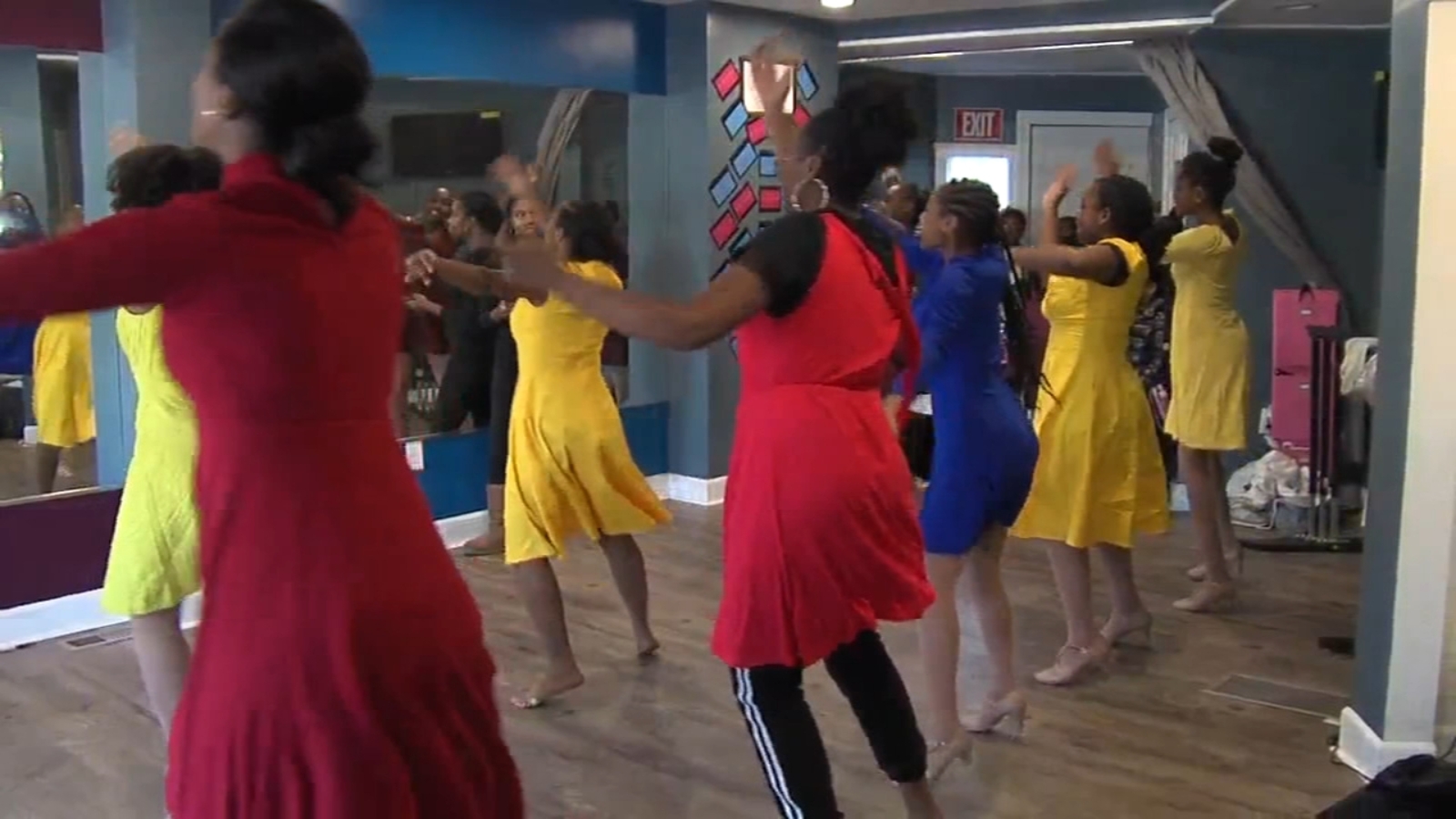 Quinn Center Dancers rehearse for 100th 6abc Dunkin' Thanksgiving Day ...