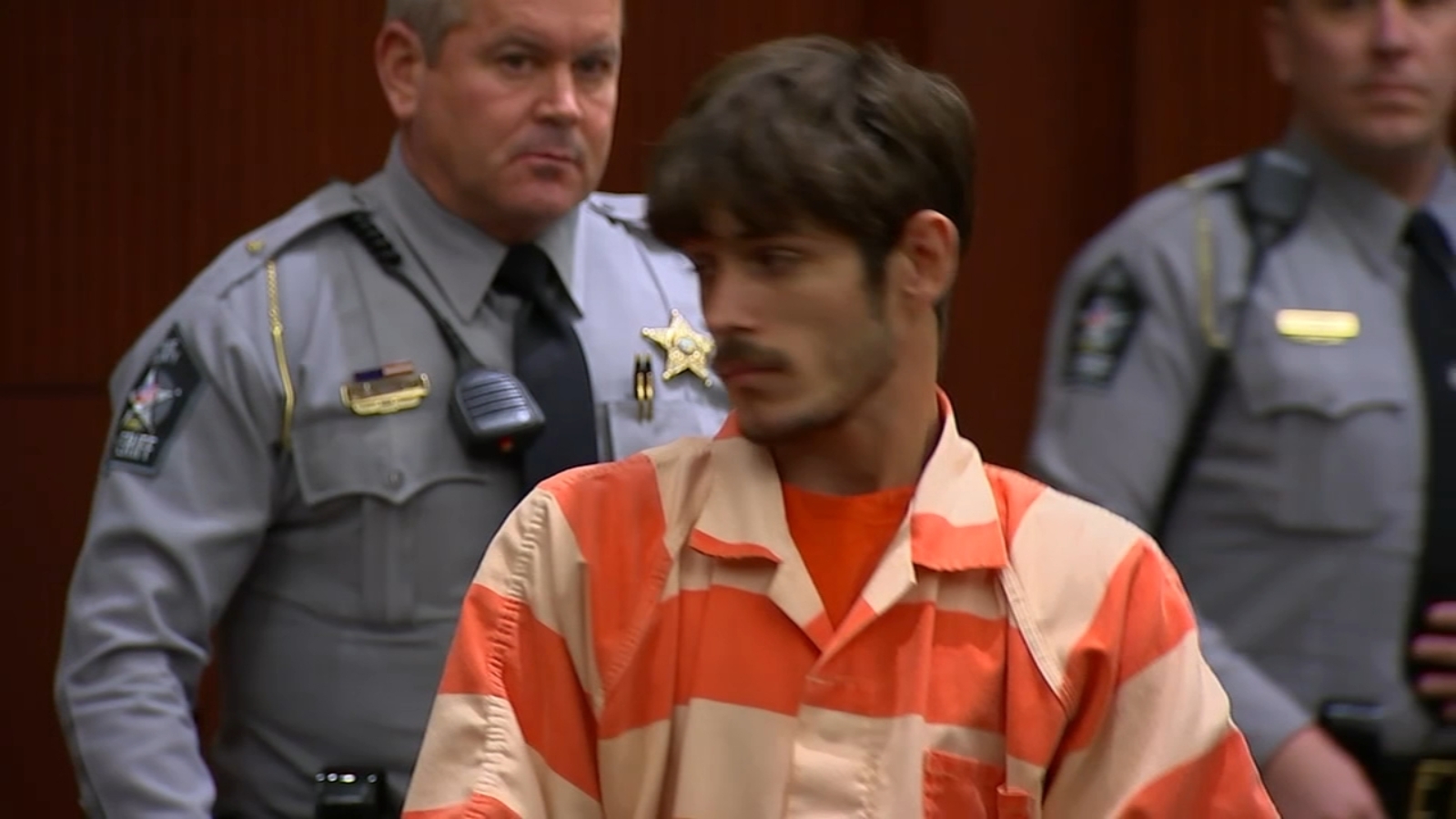 Raleigh store clerk's thumb nearly severed during armed robbery - ABC11 ...