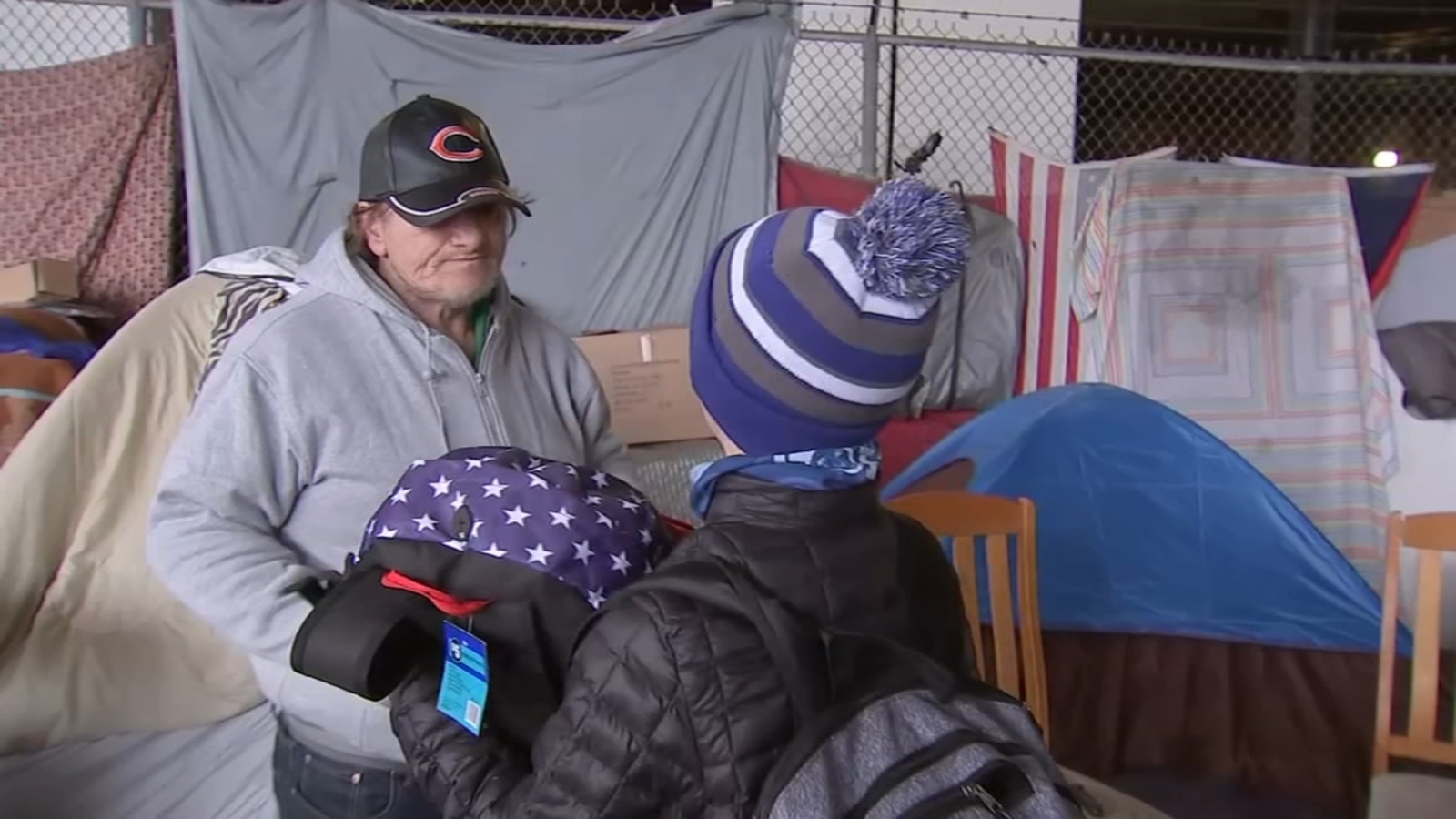 Teen passes out backpacks filled with essentials to Chicago homeless ...