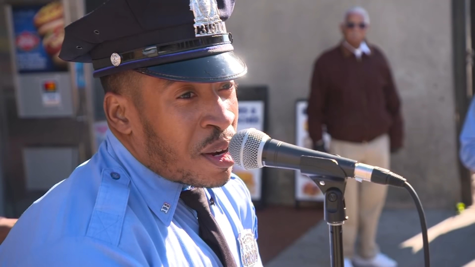 Singing officers use 'Karaoke with Cops' to fight crime in Philadelphia ...