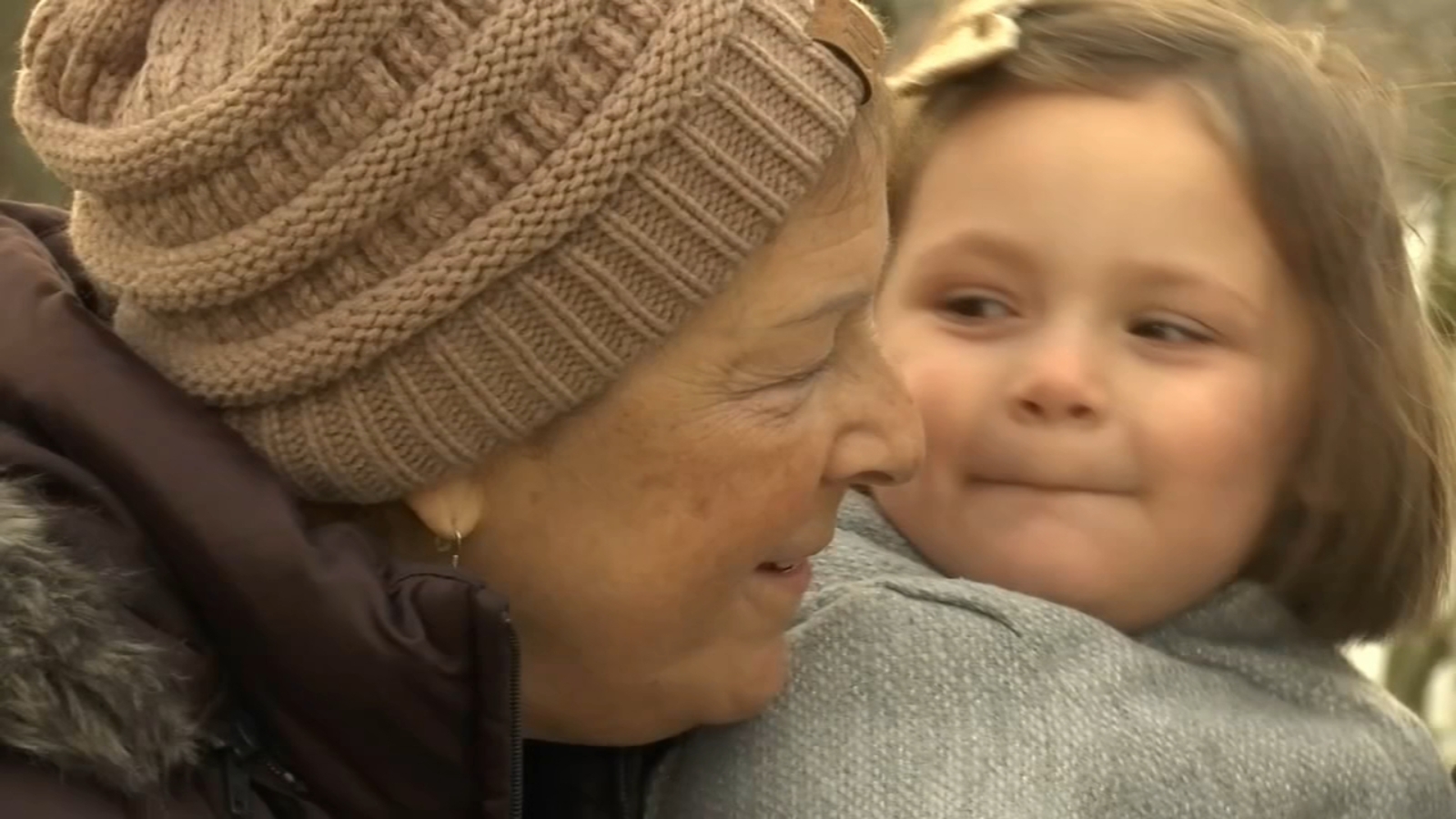 Couple offers free photos for families battling cancer - 6abc Philadelphia