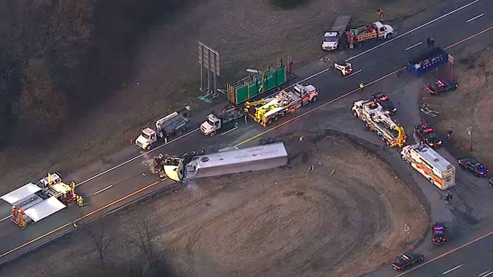 Tractor Trailer Hits Construction Vehicles Overturns On I 84 In Orange