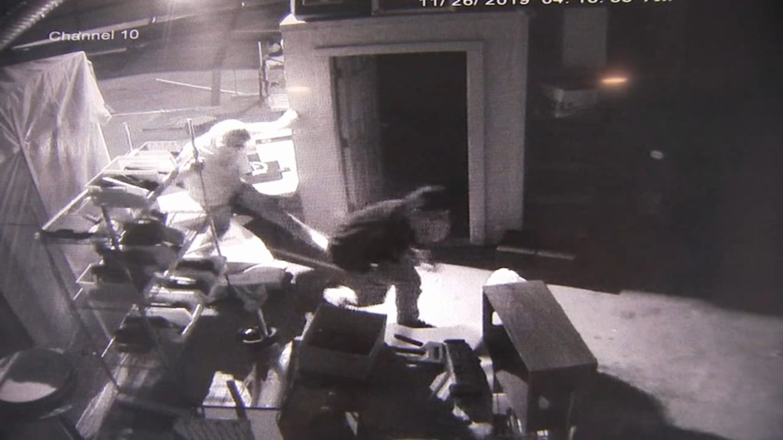 Houston gun store dares smash-and-grab thieves to return - ABC13 Houston