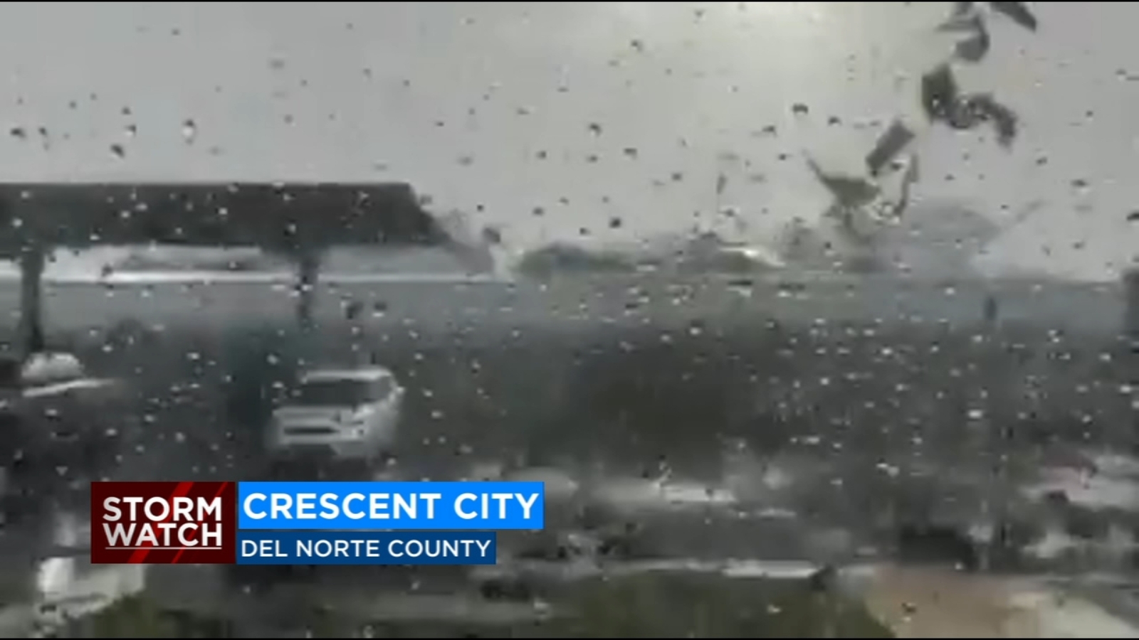Strong winds blow roof off hardware store in northern California: VIDEO ...